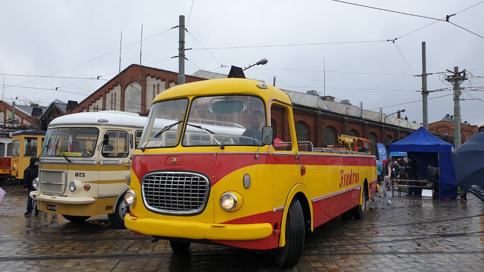 Nr 020 Przejażdżka autobusem RETRO (2h) - Wrocław City Tour