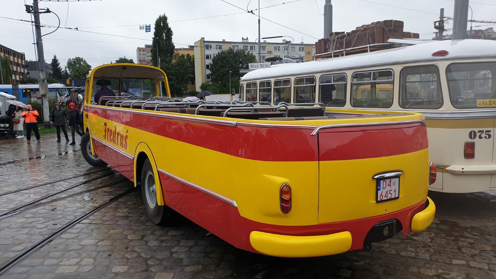 Nr 020 Przejażdżka autobusem RETRO (2h) - Wrocław City Tour